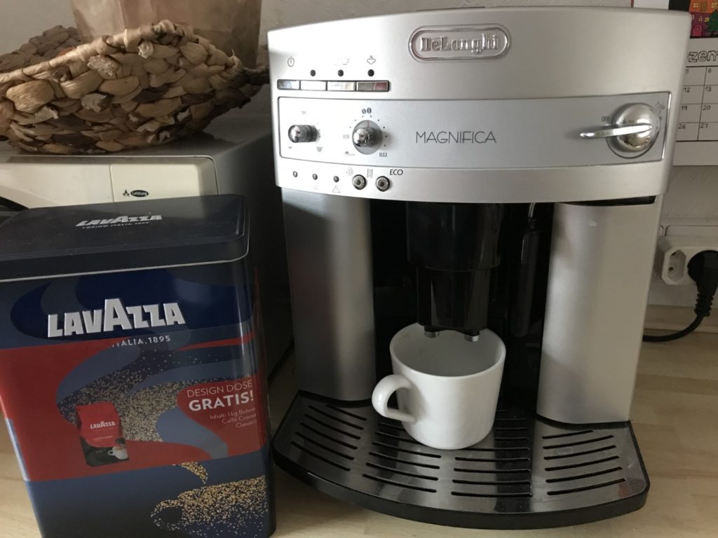 Kaffeevollautomat DeLonghi Magnifica | GROSSblog